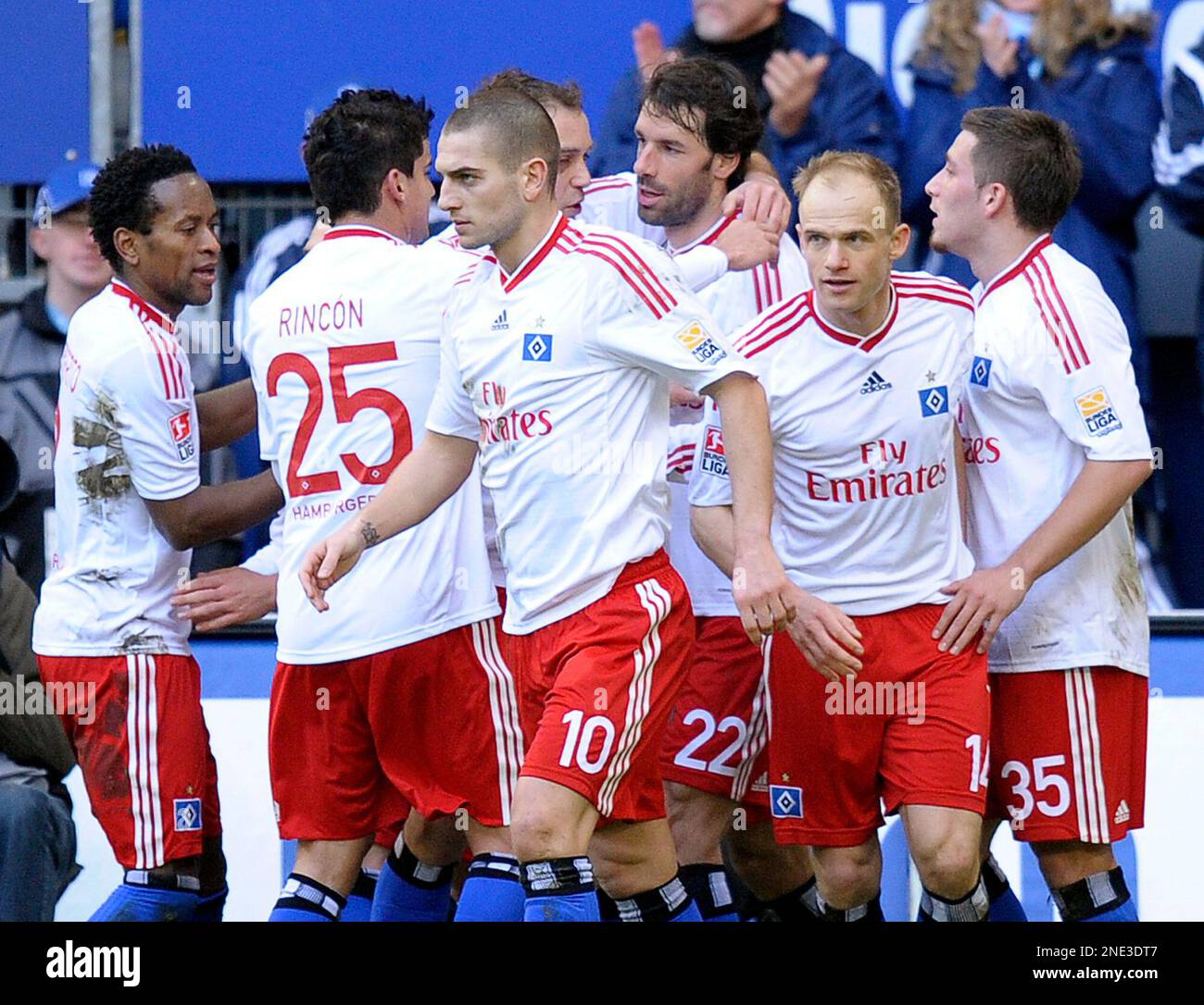 Hamburg's Ruud van Nistelrooy, 3rd from right, celebrates his opening ...