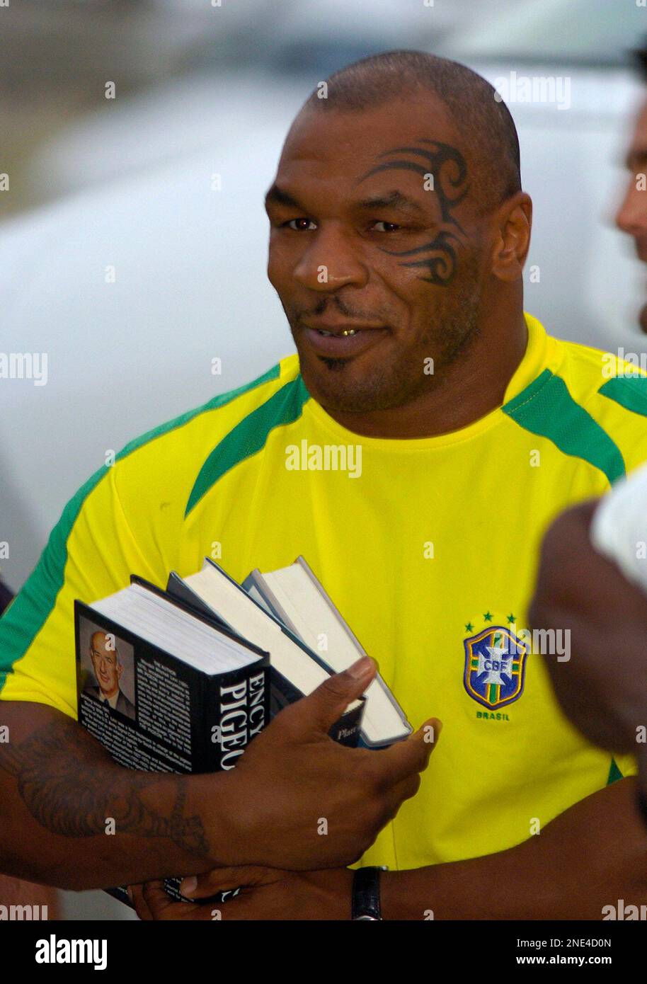 FILE - In this July 25, 2004 file photo, former heavyweight boxing ...