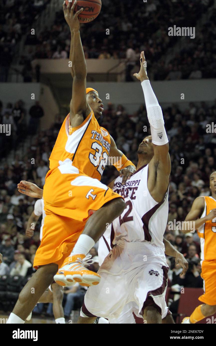 Tennessee guard Scotty Hopson (32) shoots a first-half basket over ...