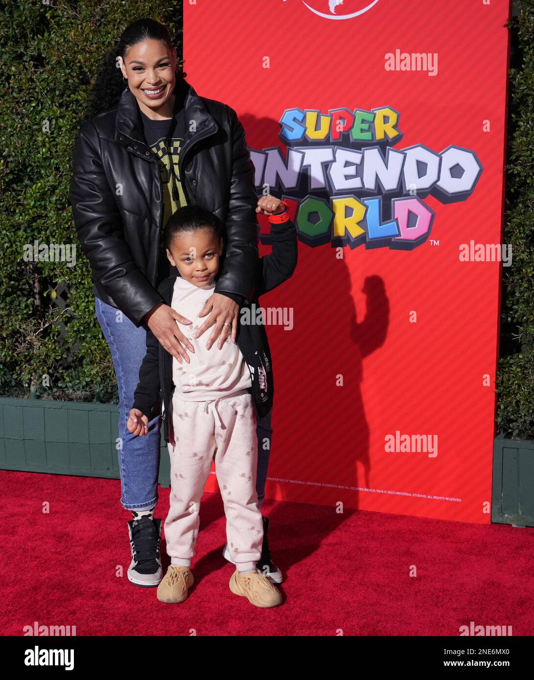 (L-R) Jordin Sparks und Dana Isaiah Thomas Jr. bei der SUPER NINTENDO ...