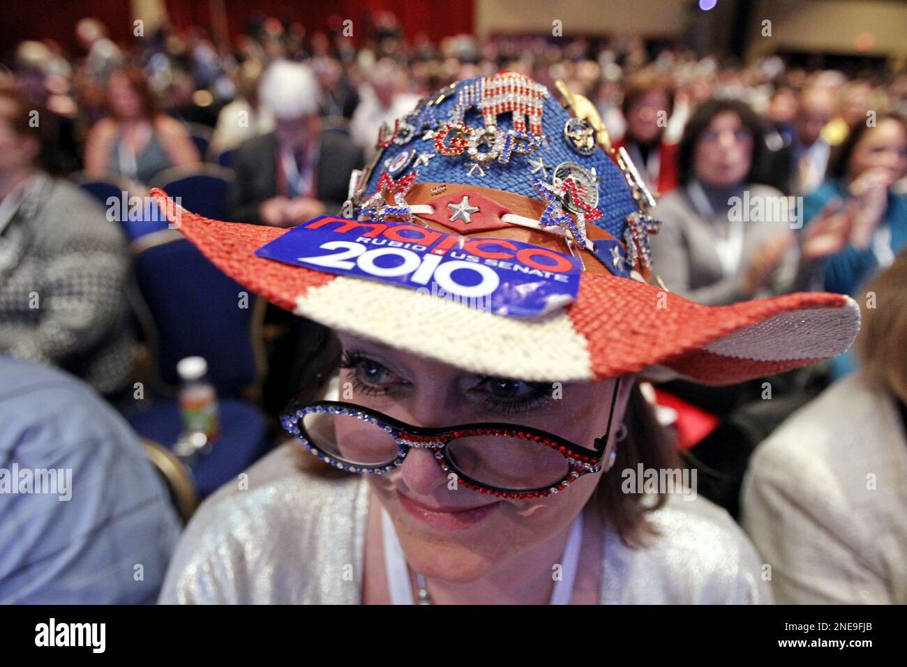 Deborah Ringhaver Lane of Crescent City,Fla., listens the former U.N ...