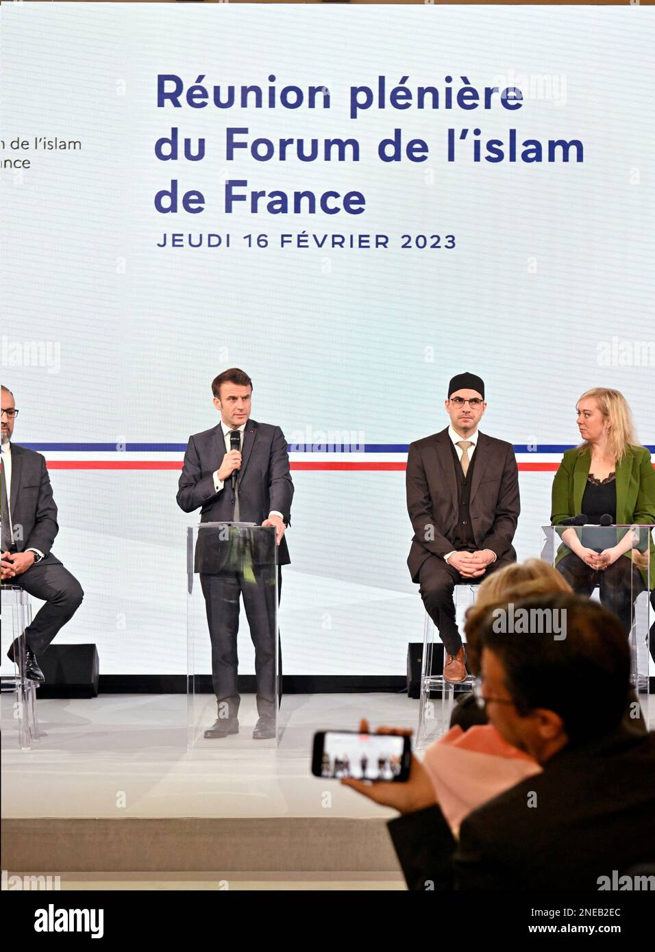Französischer Präsident Emmanuel Macron, Lehrerin und Forscherin am ...