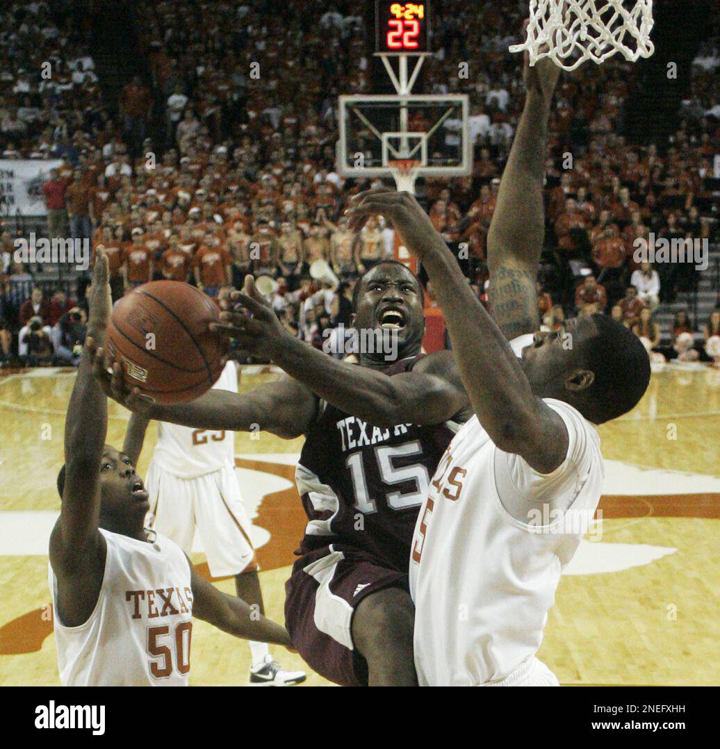 Texas A&M guard Donald Sloan (15) goes to the basket against the ...
