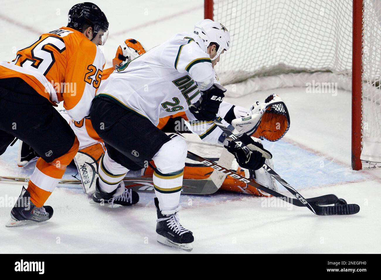Dallas Stars forward Steve Ott, from right, gets a shot past ...
