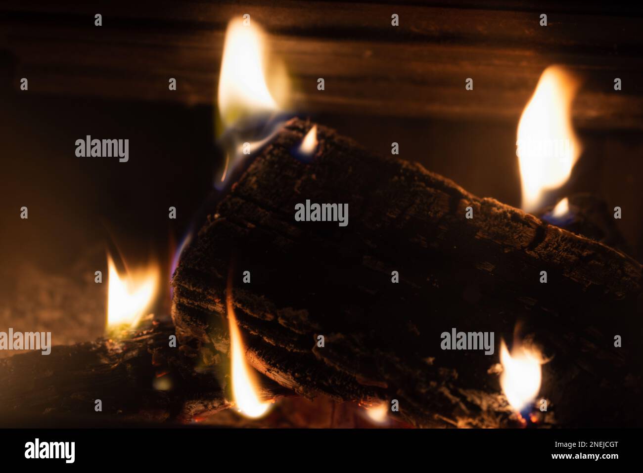 Brennt langsam -Fotos und -Bildmaterial in hoher Auflösung – Alamy