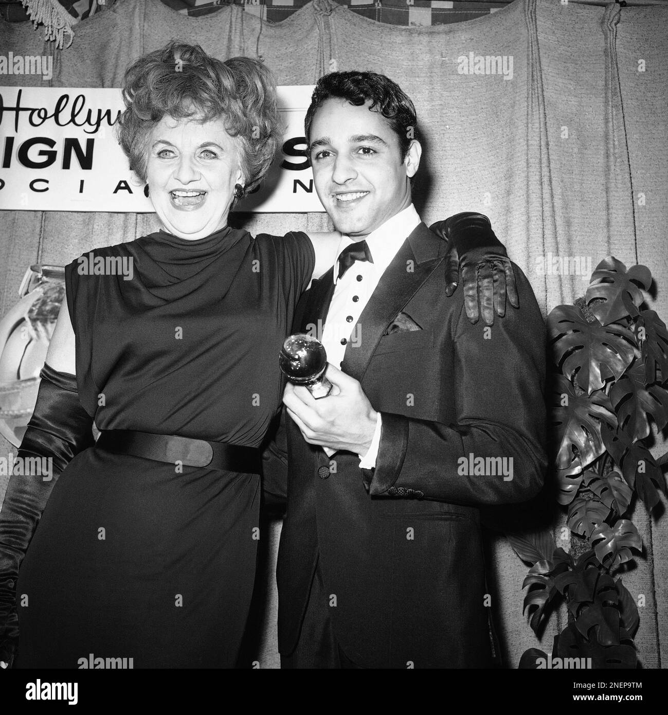 San Mineo holds Golden Globe awarded to British actor Albert Finney ...