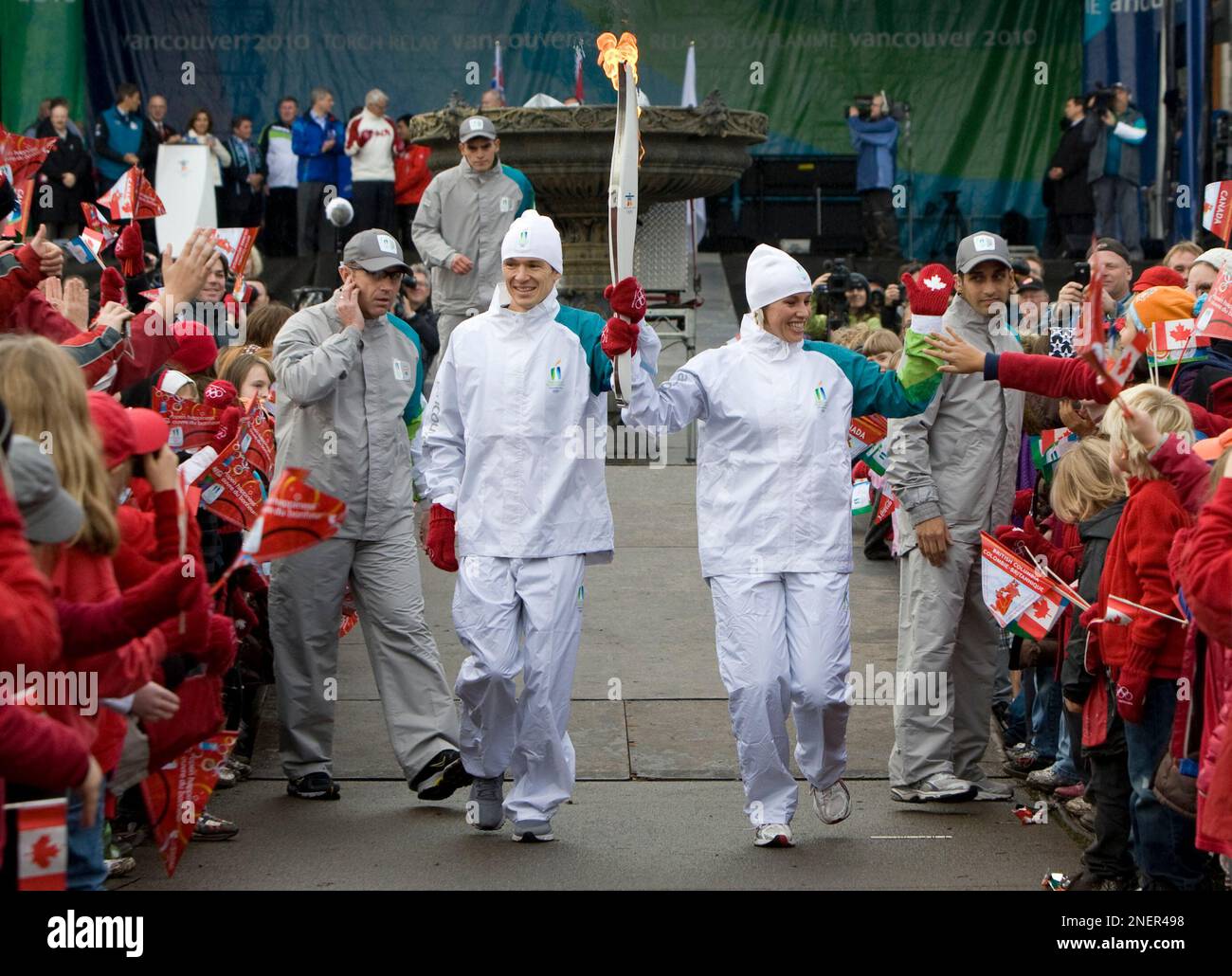 Catriona Le May Doan, right, and Simon Whitfield run as the first ...