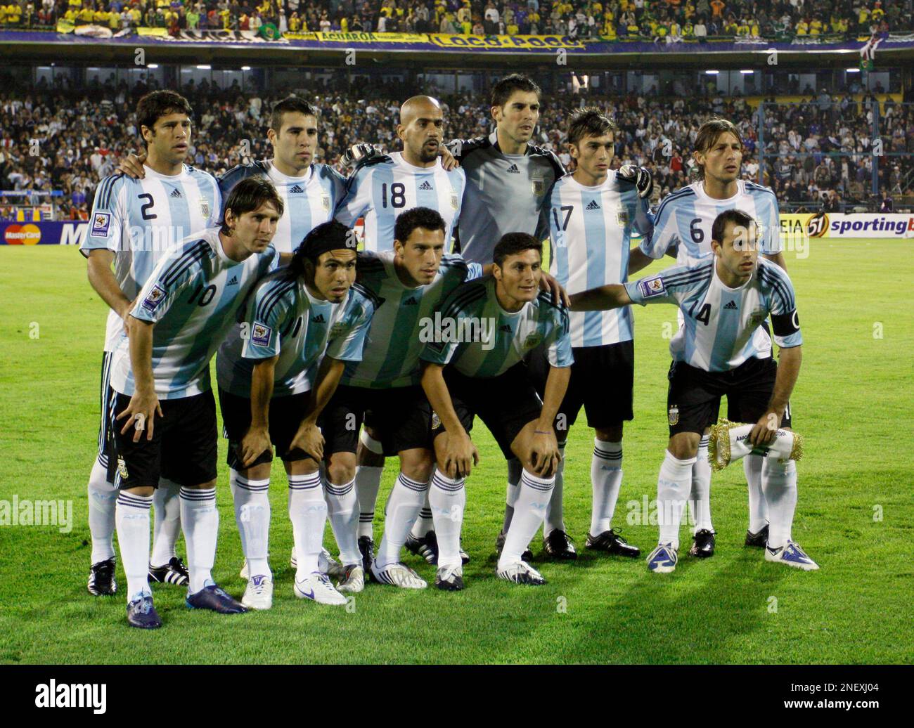 Argentina's players posse before their World Cup qualifying soccer ...