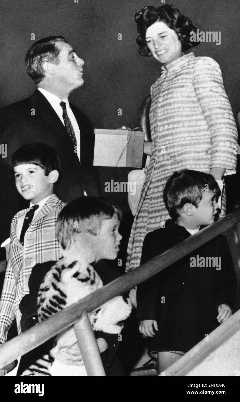 Sargent Shriver, new U.S. ambassador to France, welcomes his wife ...