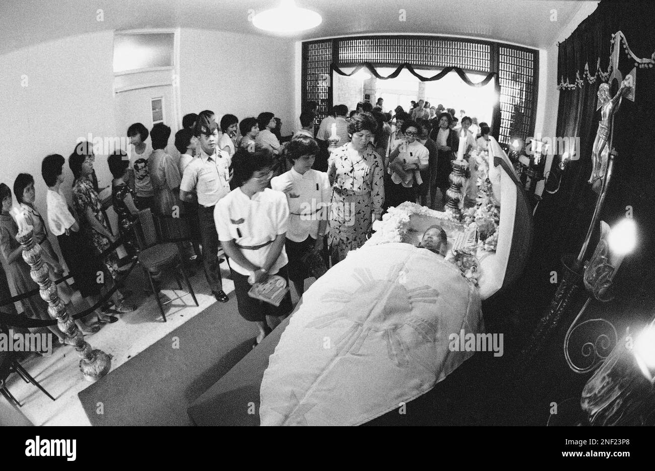 Long lines of Filipinos still file past the body of slain former ...