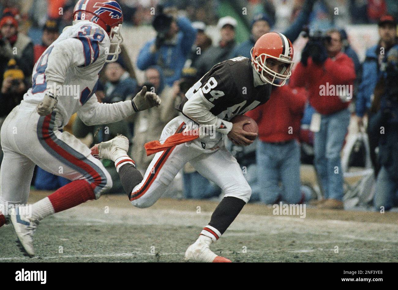 Cleveland Browns wide receiver Webster Slaughter (84) beats Buffalo ...