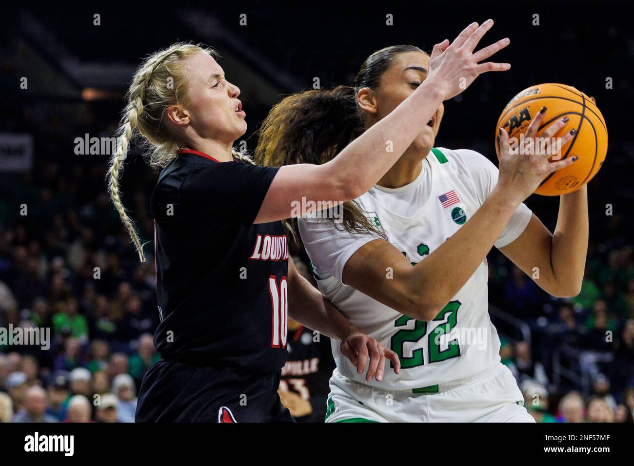 16. Februar 2023: Notre Dame Forward Kylee Watson (22) fährt in den ...