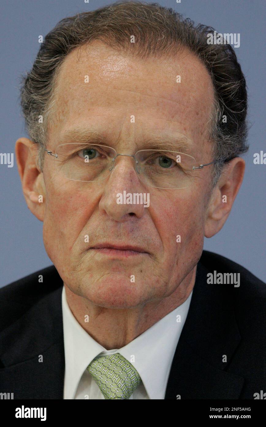 Prof. Bert Ruerup, Chef-Oekonom, AWD, erlauetert die MehrNetto-Studie ...