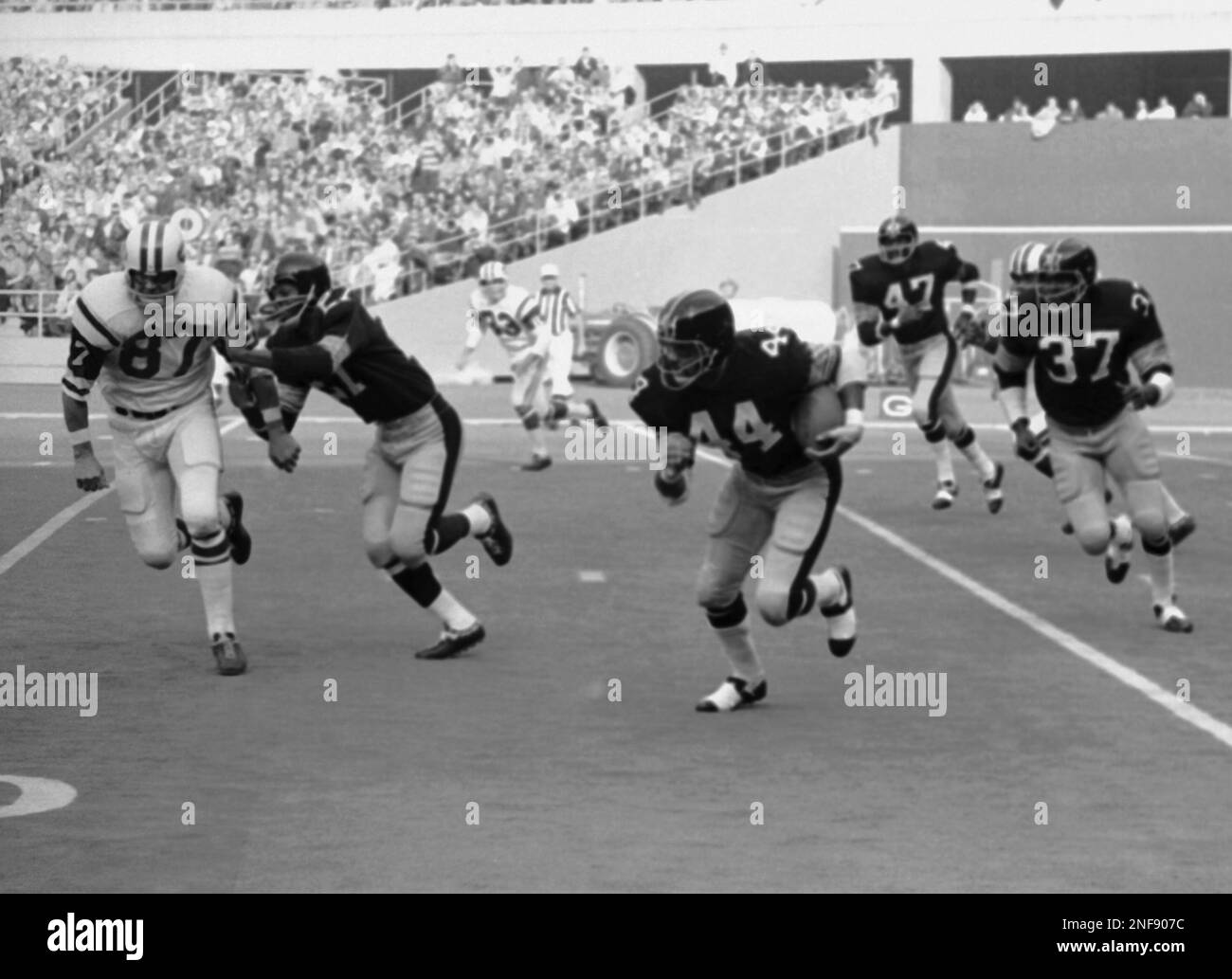Pittsburgh Steelers corner back Lee Calland (44) moves out for ...