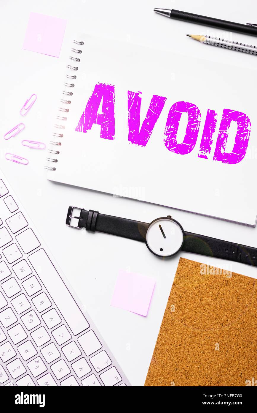 Handgeschriebener Text Vermeiden Sie es, ein Wort geschrieben auf ...