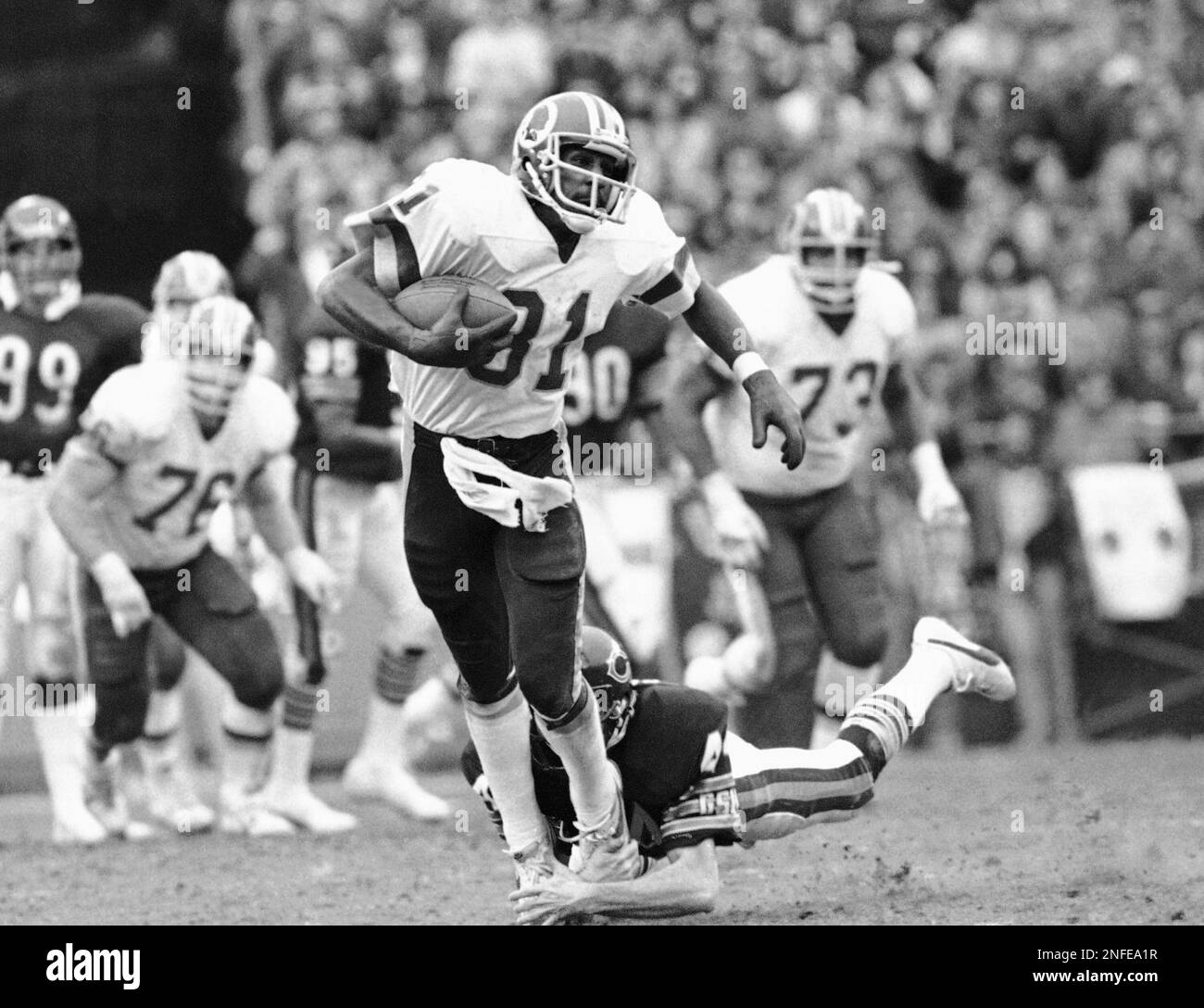 Washington Redskins wide receiver Art Monk (81) is caught from behind ...