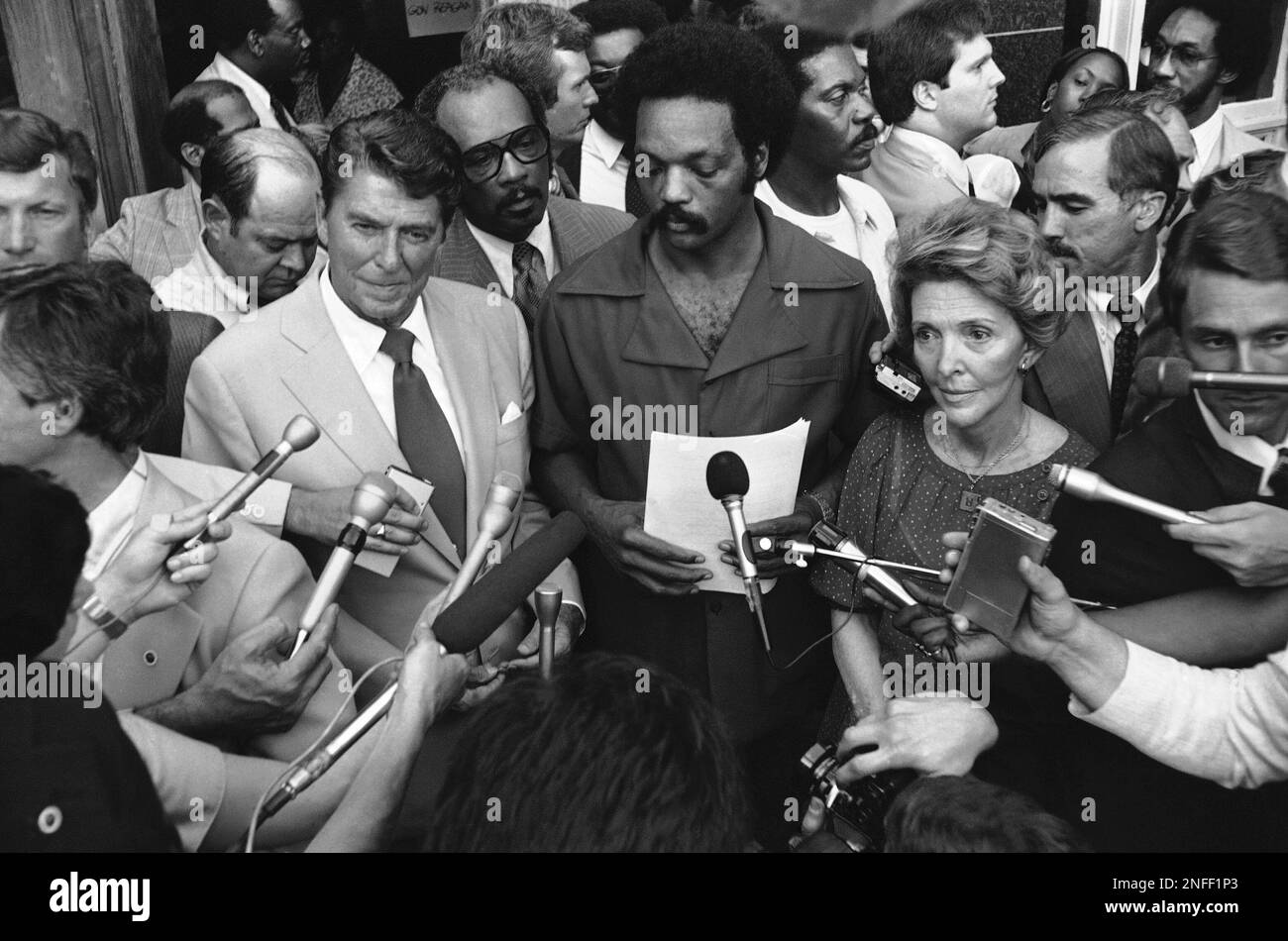 Republican presidential nominee Gov. Ronald Reagan talks with the Rev ...