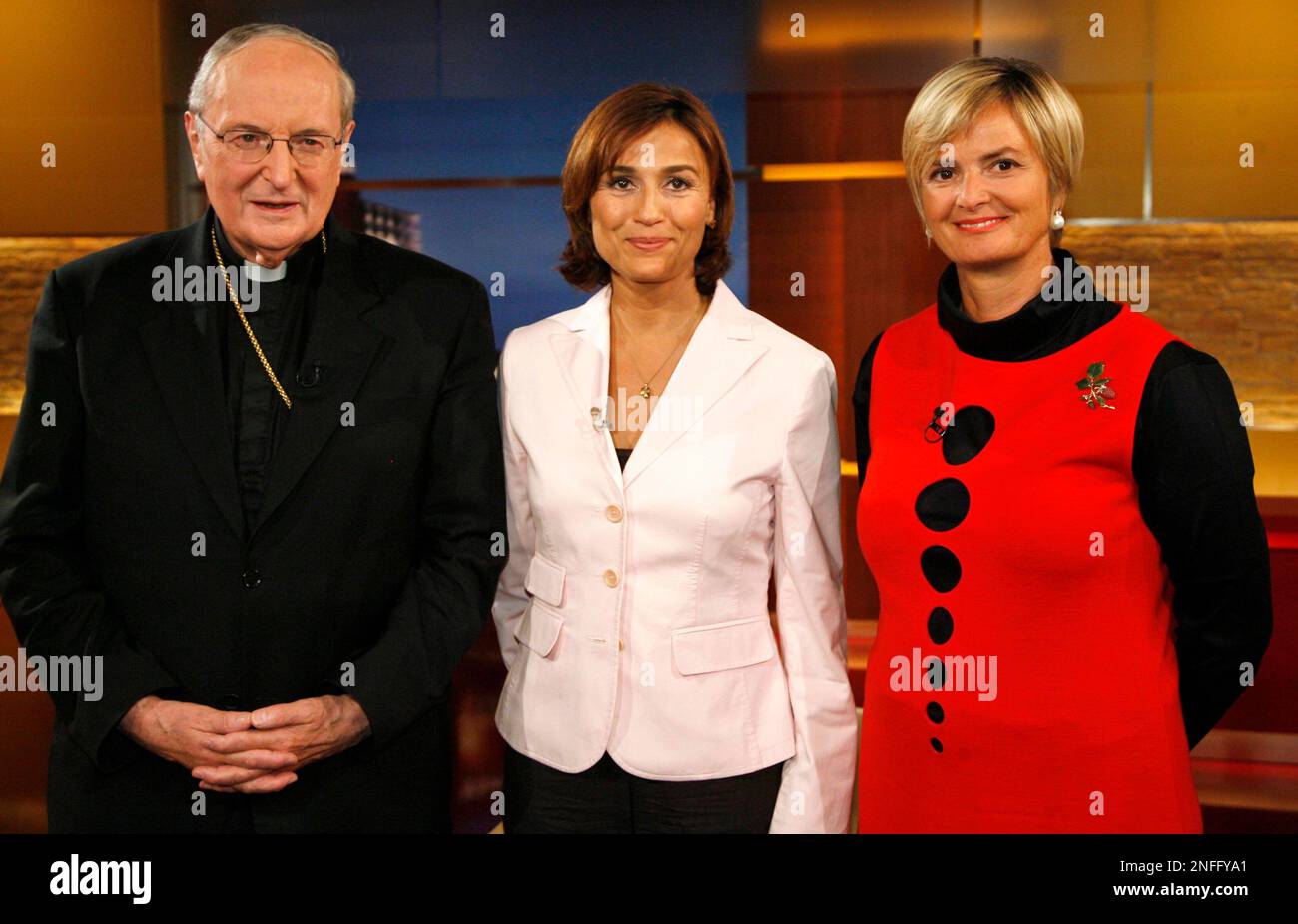 Der Erzbischof von Koeln, Joachim Kardinal Meisner, Moderatorin Sandra ...
