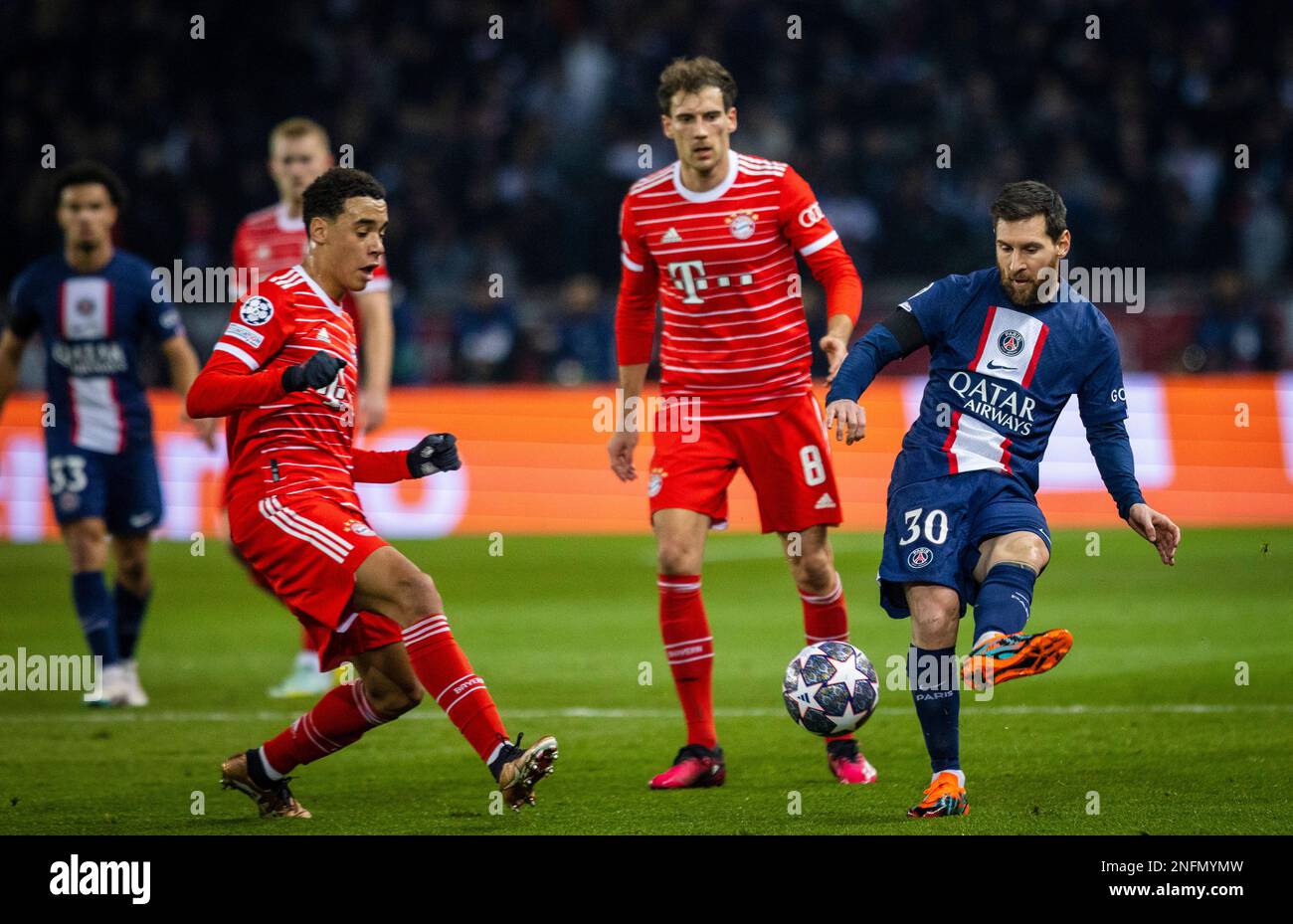 Paris, Frankreich. 14. Februar 2023. Lionel Messi (PSG), Jamal Musiala ...
