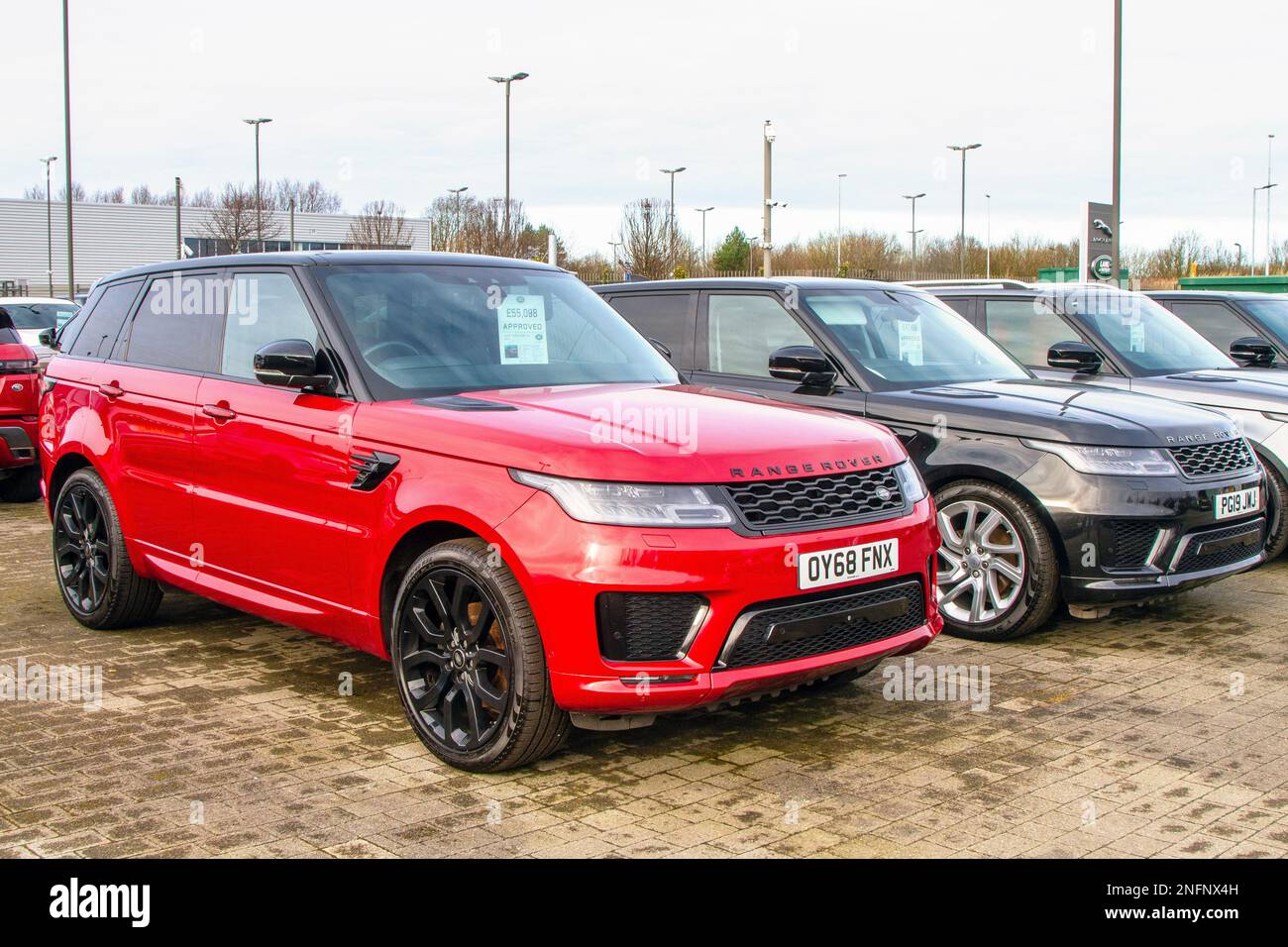 2018 ROTER LAND ROVER RANGE ROVER SPORT MJ SDV6 HSE 2993CC. Diesel SUV Neu und Gebrauchtwagen werden auf Autohandlern und Ausstellungsraumen in Preston GroBbritannien zum Verkauf angeboten Stockfotog...
