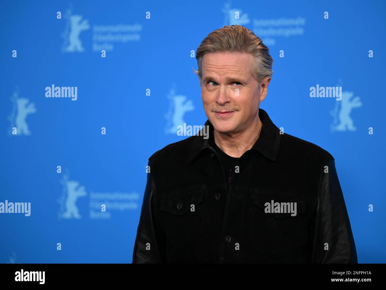 17. Februar 2023, Berlin: Cary Elwes, Schauspieler, kommt zum ...