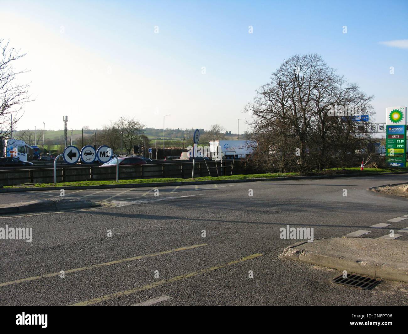Blick von oben auf die britischen Autobahnen und Highways Services ...