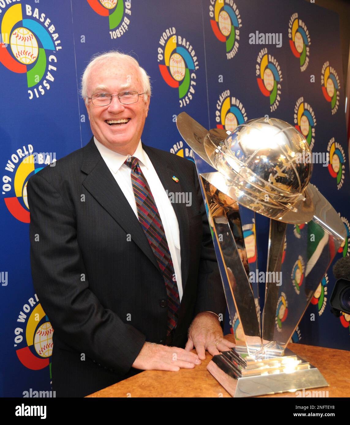 Major League Baseball Chairman Bob DuPuy smiles as he poses with the ...