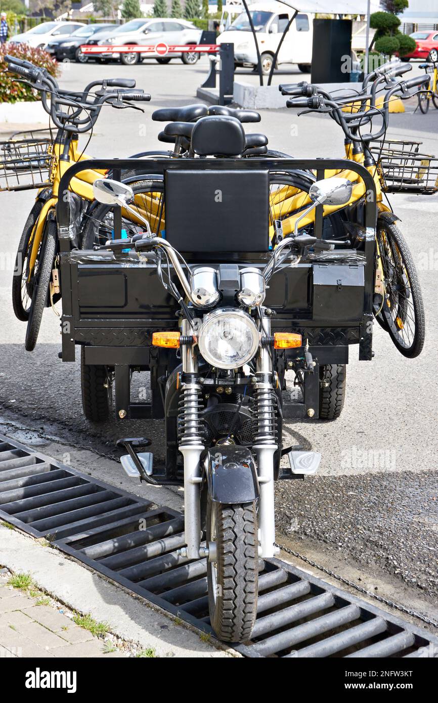 Motor bike rent -Fotos und -Bildmaterial in hoher Auflösung – Alamy