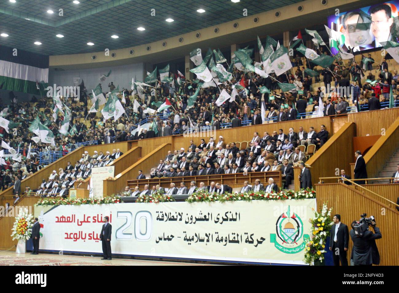 More than 5,000 of the Islamic Hamas movement's followers wave ...