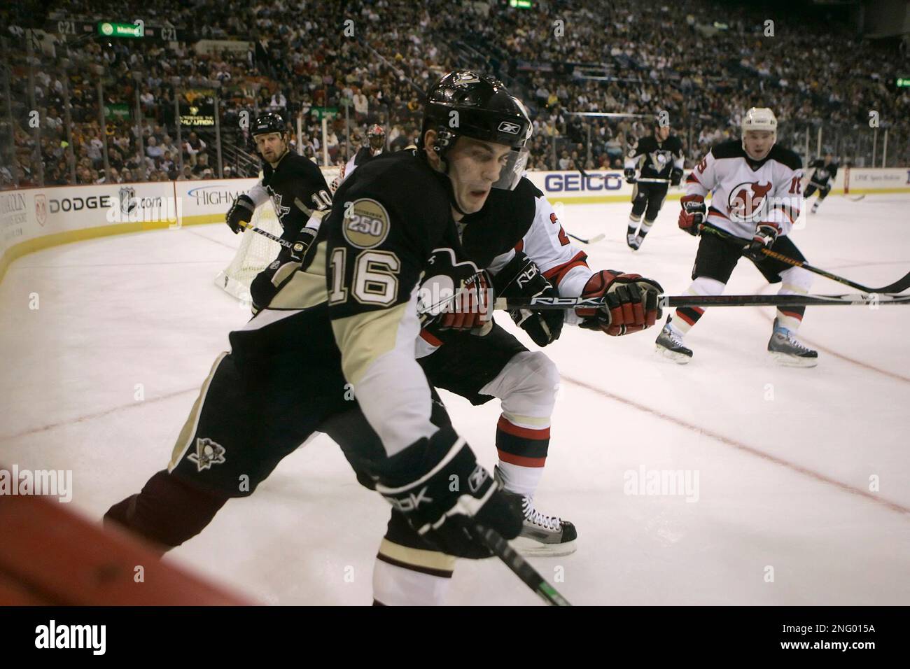 Pittsburgh Penguins' Erik Christensen (16) works in the corner against ...