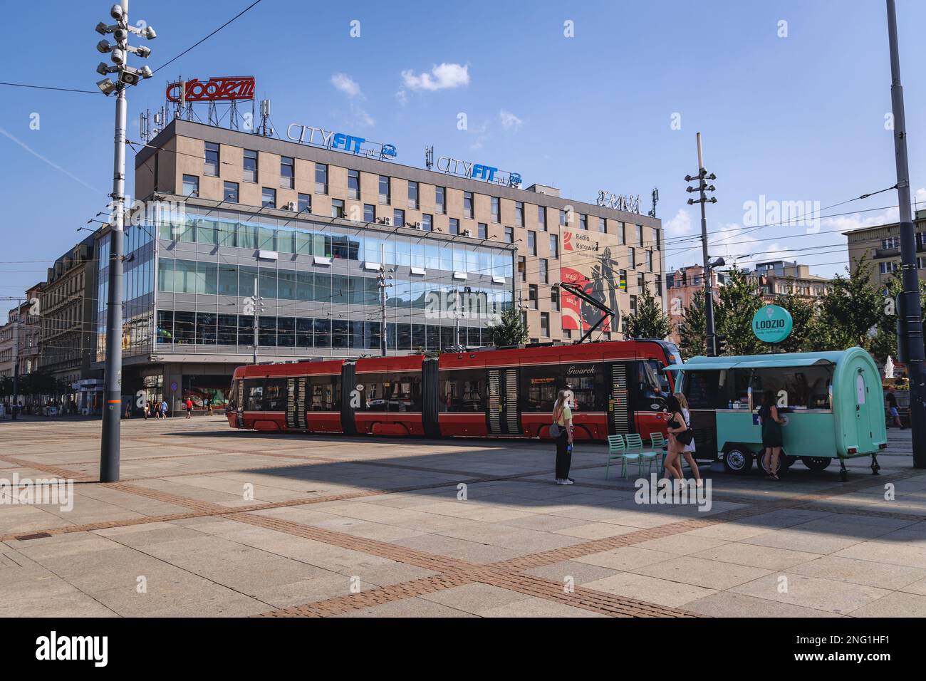 Straßenbahn auf dem Marktplatz in Kattowitz, Schlesien, Blick auf das ...