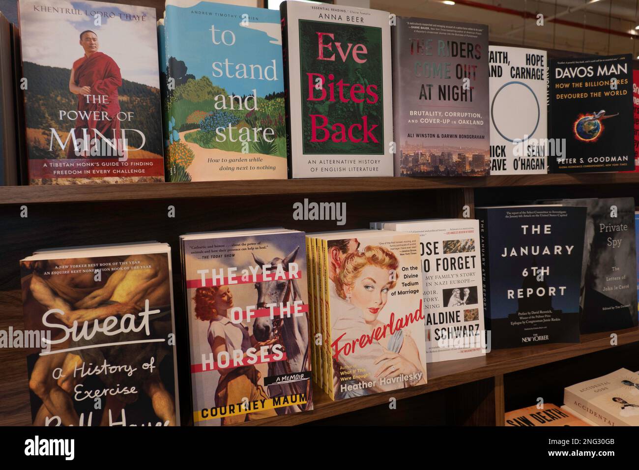 McNally Jackson ist ein unabhängiger Buchladen mit Sitz in New York City im Rockefeller Center ...