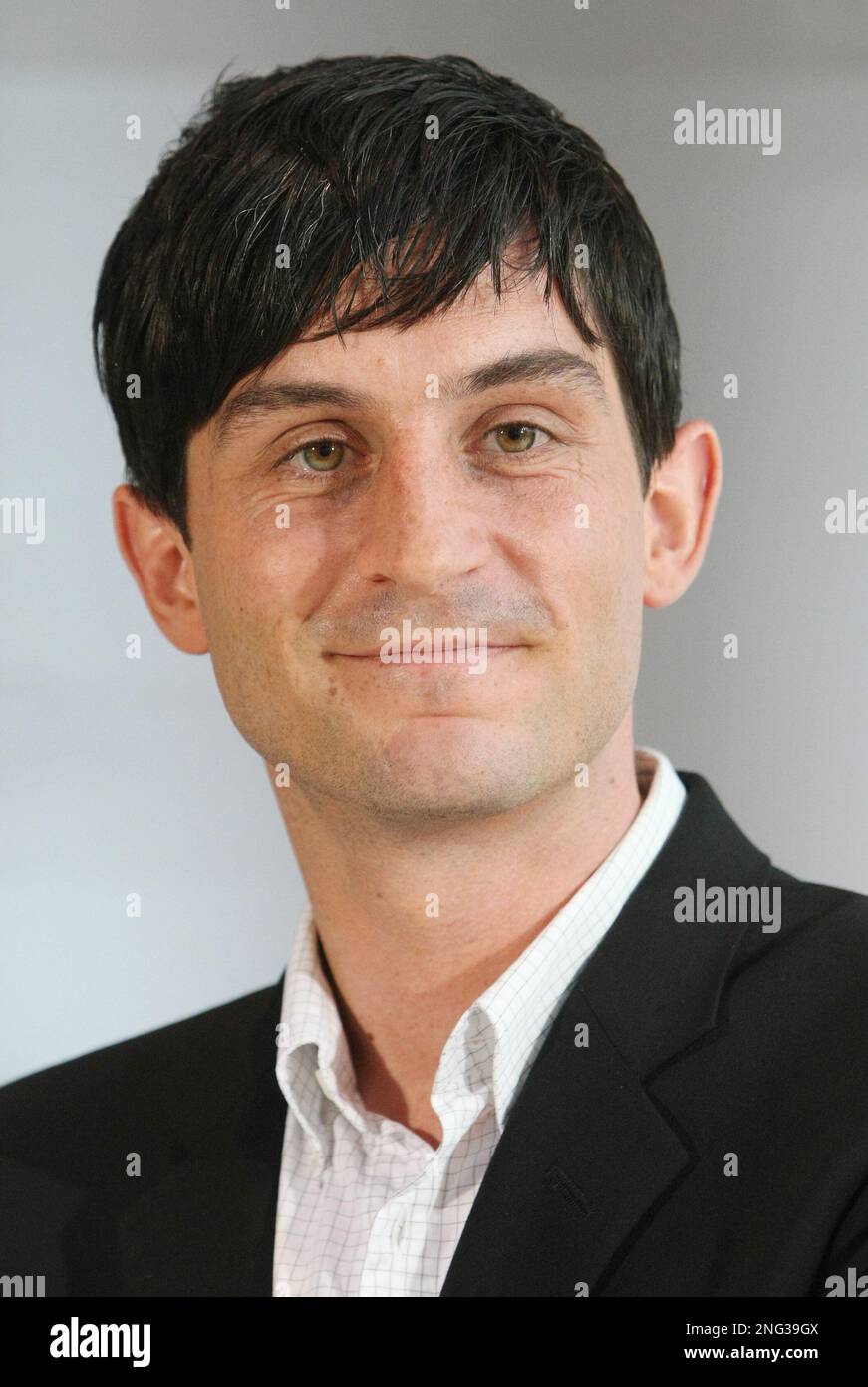 Der deutsche Schauspieler Christoph Bach posiert am Donnerstag, 16. August 2007, waehrend eines ...