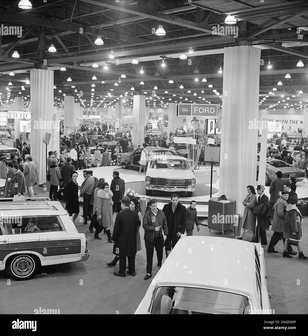 Thousands of people jammed Chicago's International Amphitheater for a ...