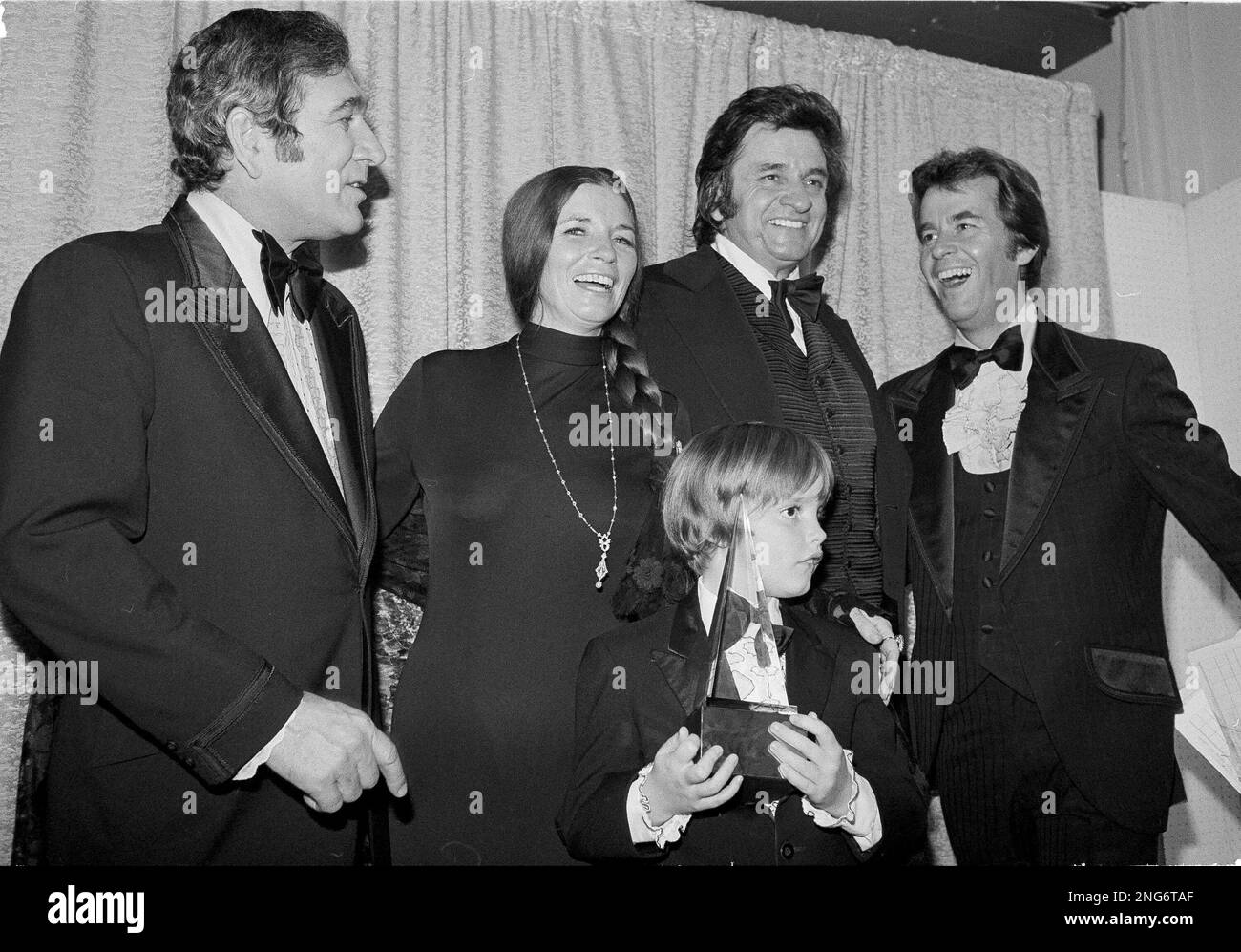 Gov. Ray Blanton of Tennessee poses with singers Johnny Cash and wife ...