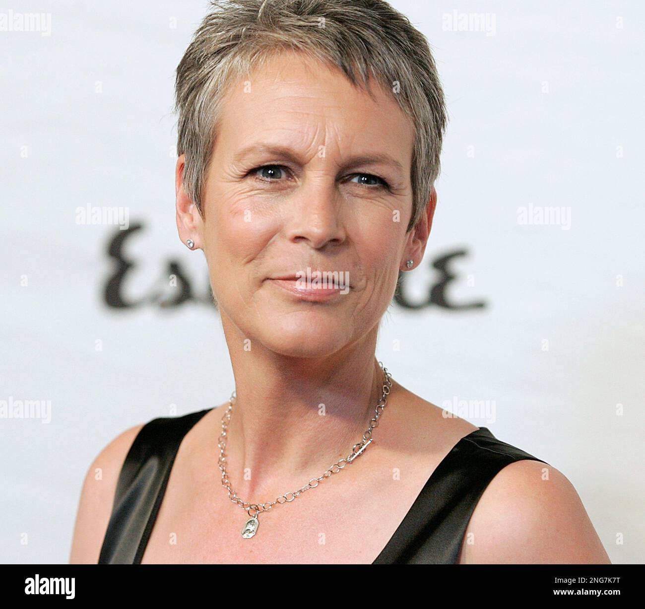 Actress Jamie Lee Curtis poses on the press line at the Oceana 2006 ...