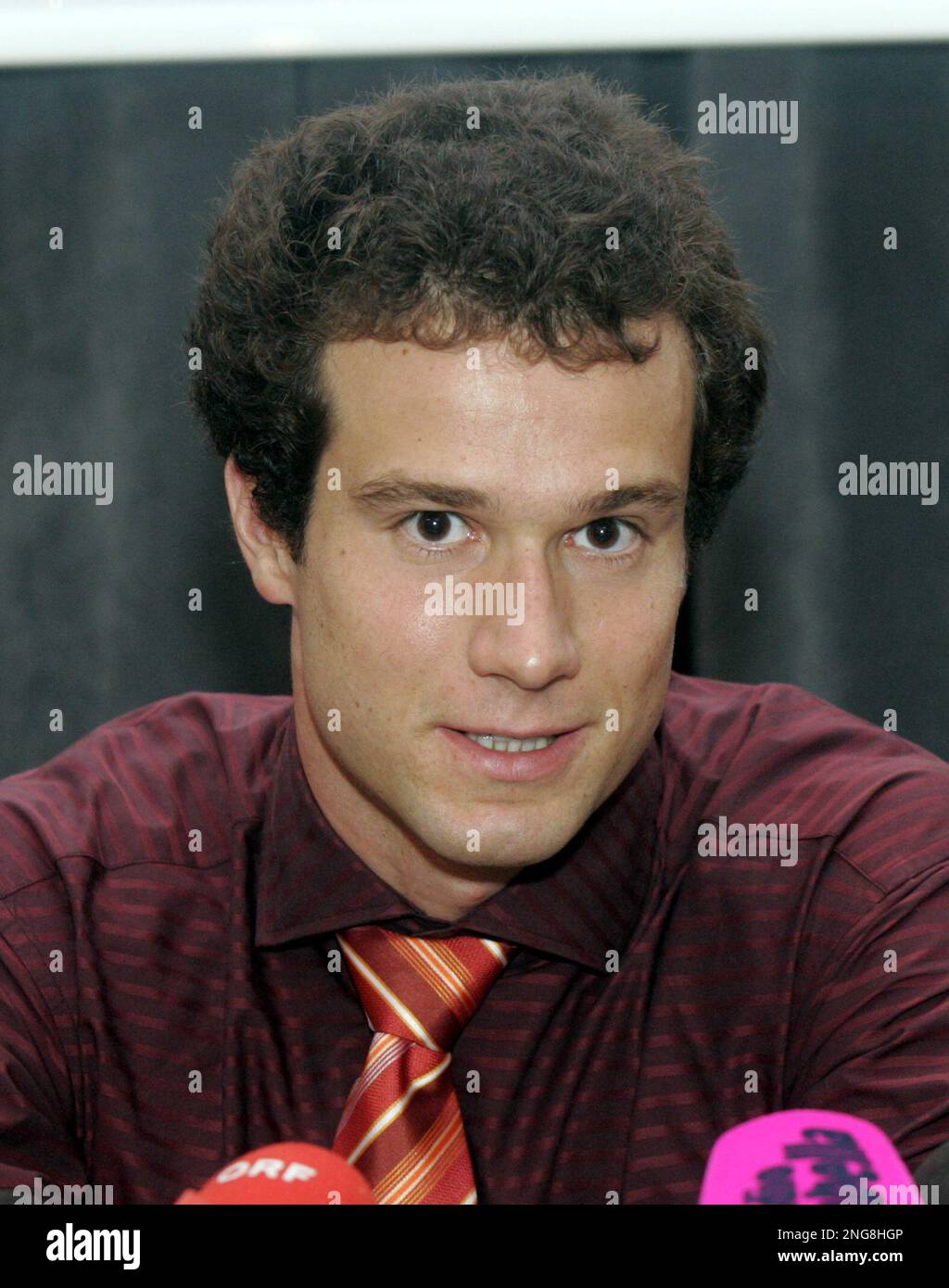 Schwimmer Markus Rogan spricht am Donnerstag, 22. Juni 2006 im ...