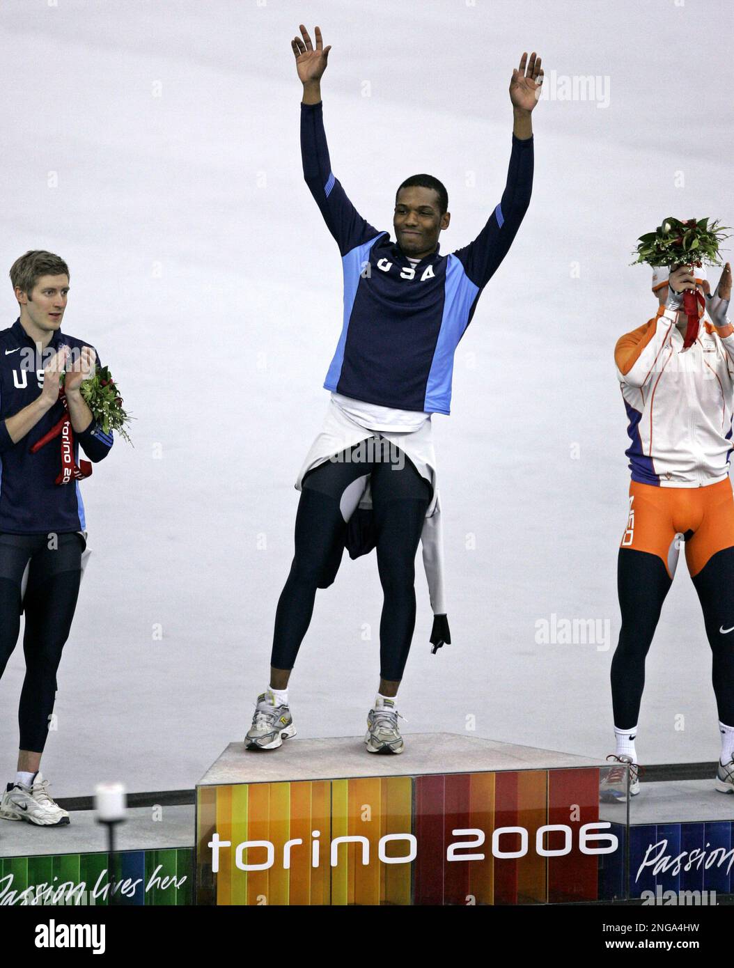 Gold medalist United States Shani Davis, from Chicago, Ill., center ...