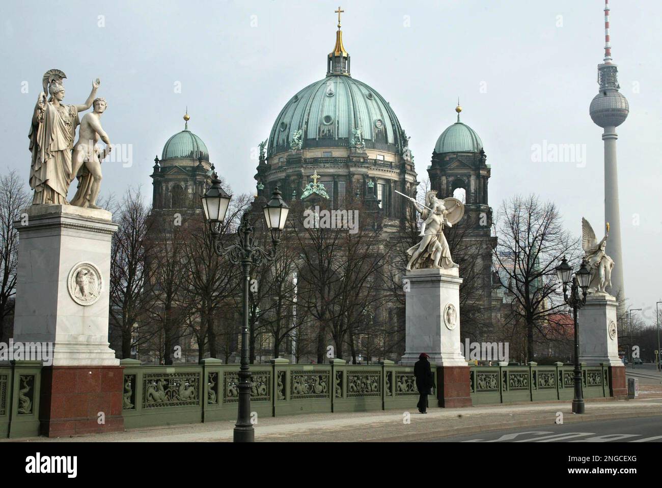 Der Berliner Dom am Dienstag, 22. Februar 2005, wird hundert Jahre alt ...