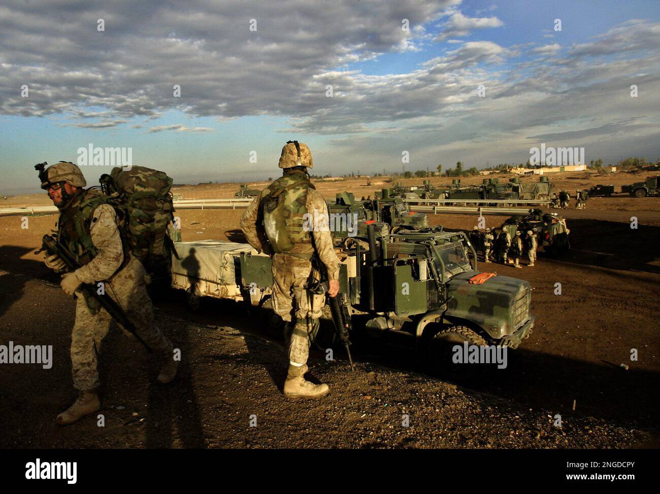 US Army and Marines move towrads the railroad station in Fallujah, Iraq ...