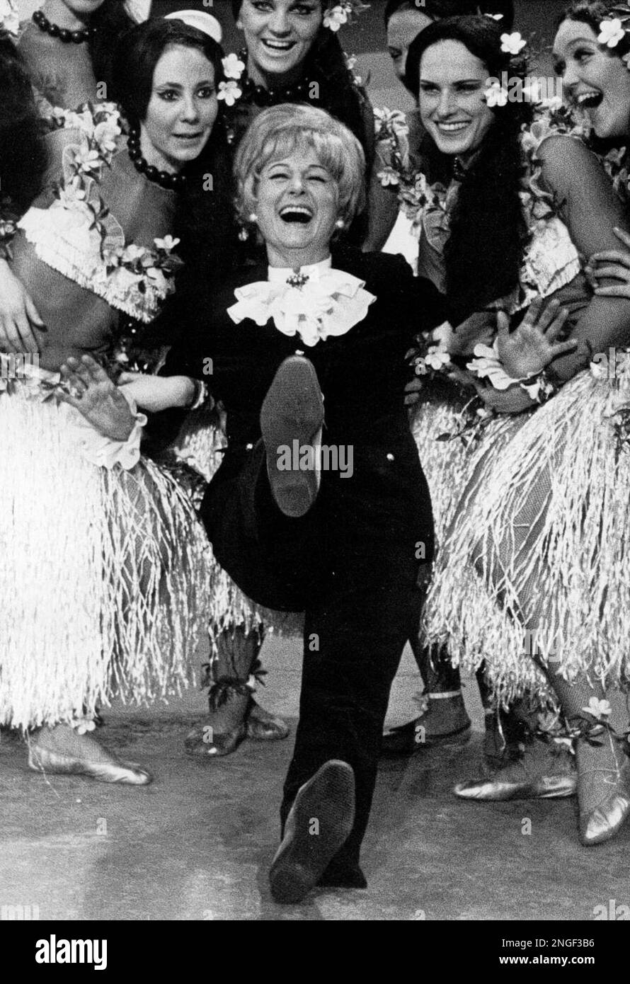 Die Schauspielerin Marika Roekk bei Proben zu Paul Abrahams 'Blume von ...