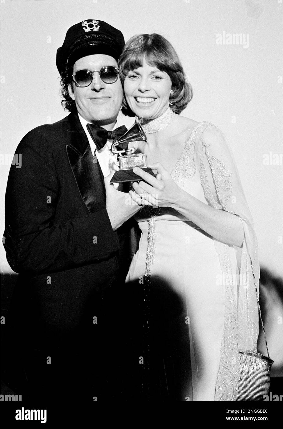Daryl Dragon and his wife Toni Tennille hold the Grammy award they won ...
