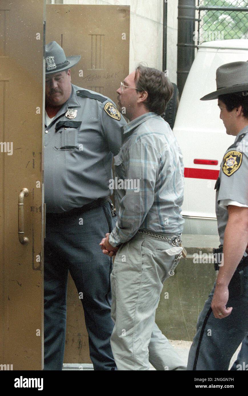 Confessed serial killer Joel Rifkin arrives at court in Mineola, New ...