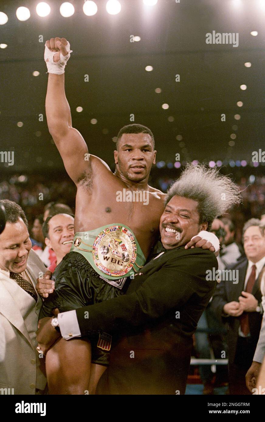 Don King Mike Tyson Mike Tyson Fans Club Boxing Promoter Don King,