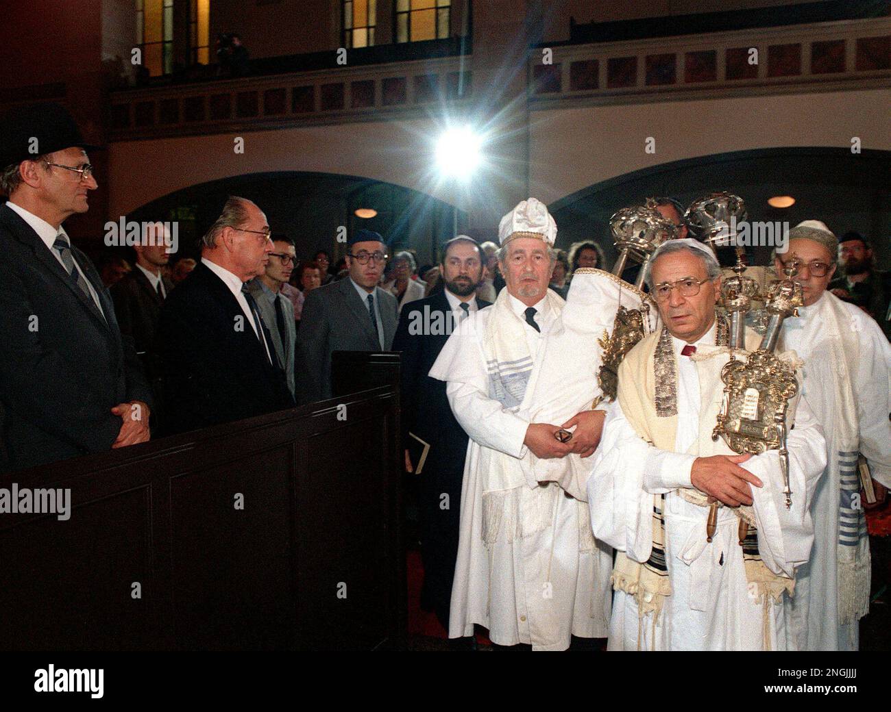 East Berlin Synagogue reopened - New Rabbi Isaac Neuman (center ...