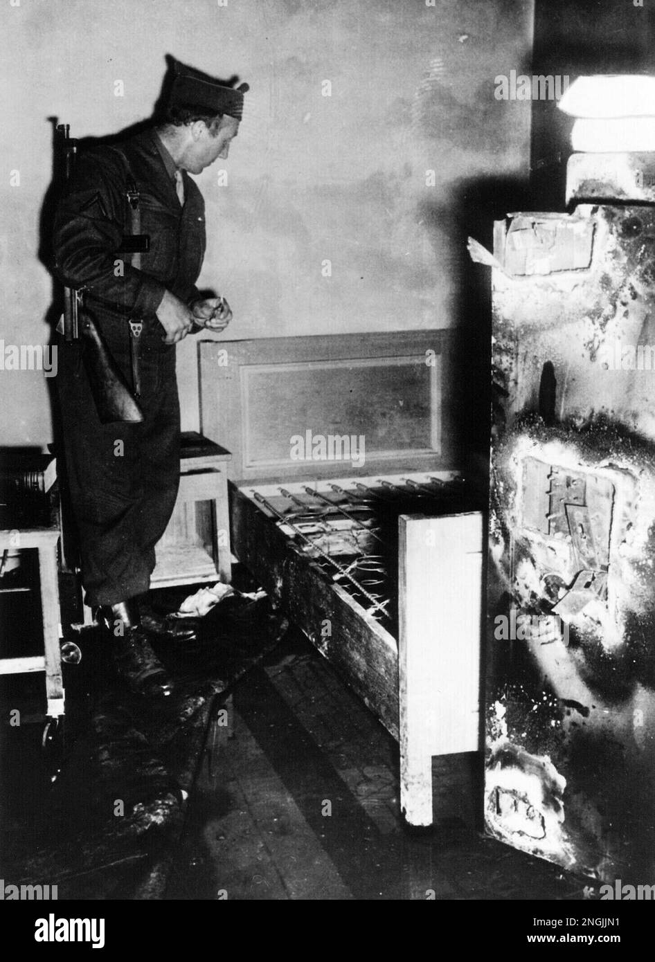 A U.S. soldier looks over Hitler's bed in his underground shelter in ...