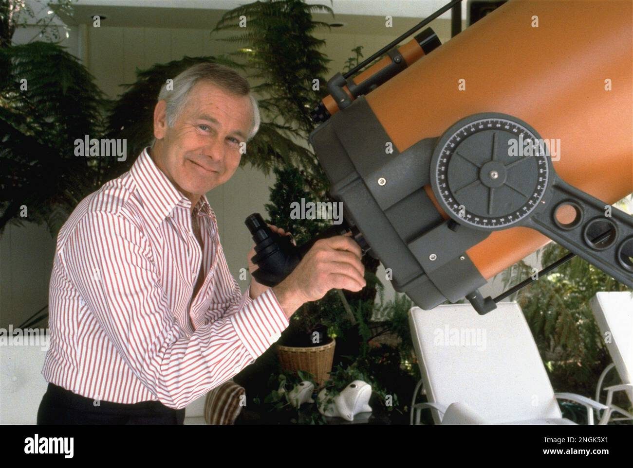 Television talk show host Johnny Carson, who is also an amateur ...