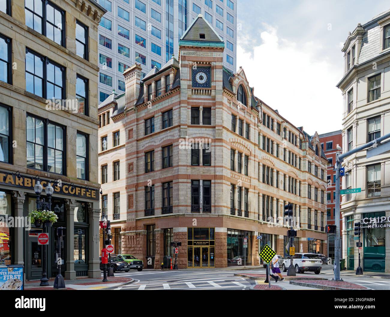 Das State Street Financial Center überragt das historische Bedford ...