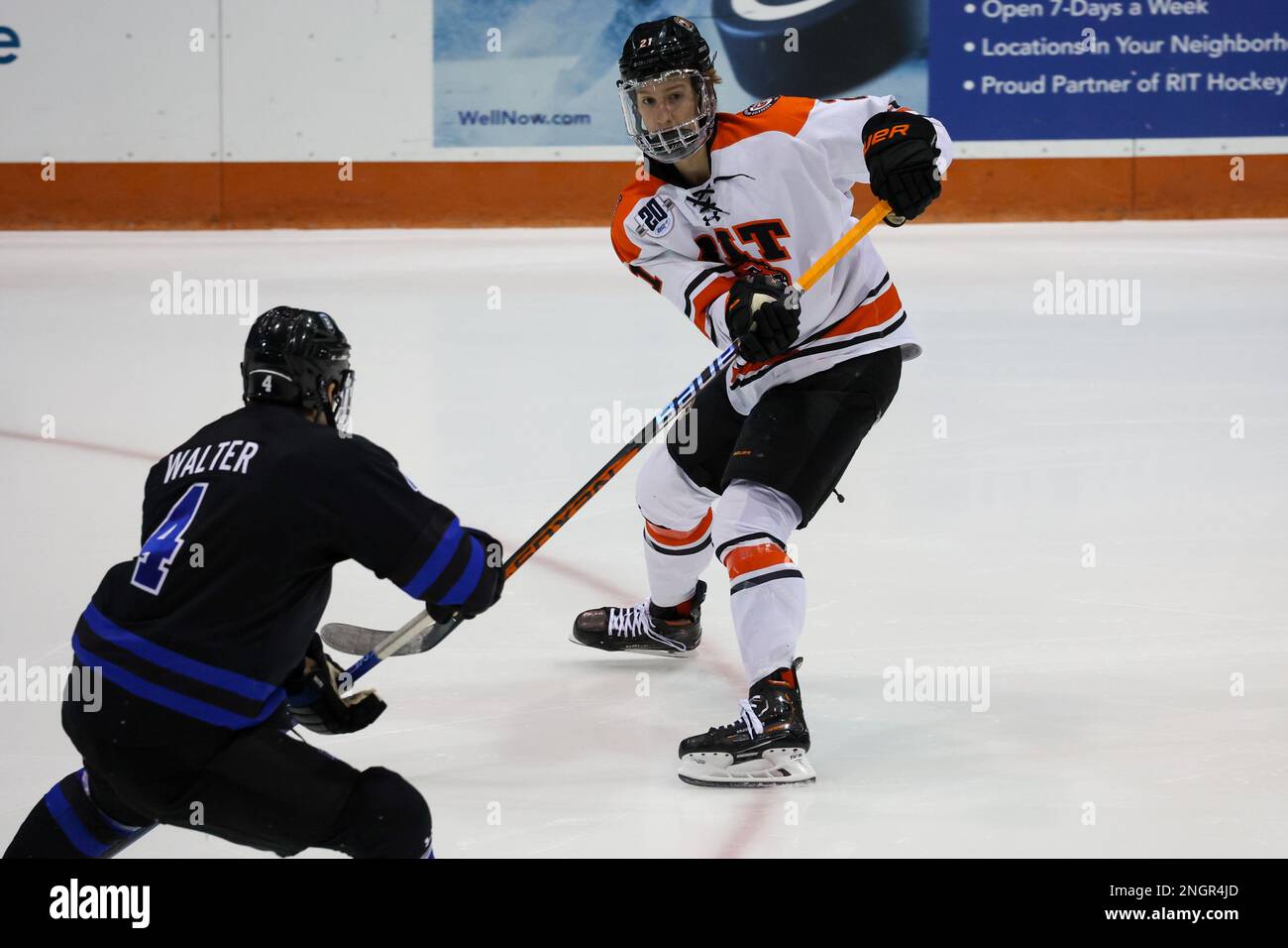 18. Februar 2023: RIT Tigers Forward Carter Wilkie (21) tritt in der ...