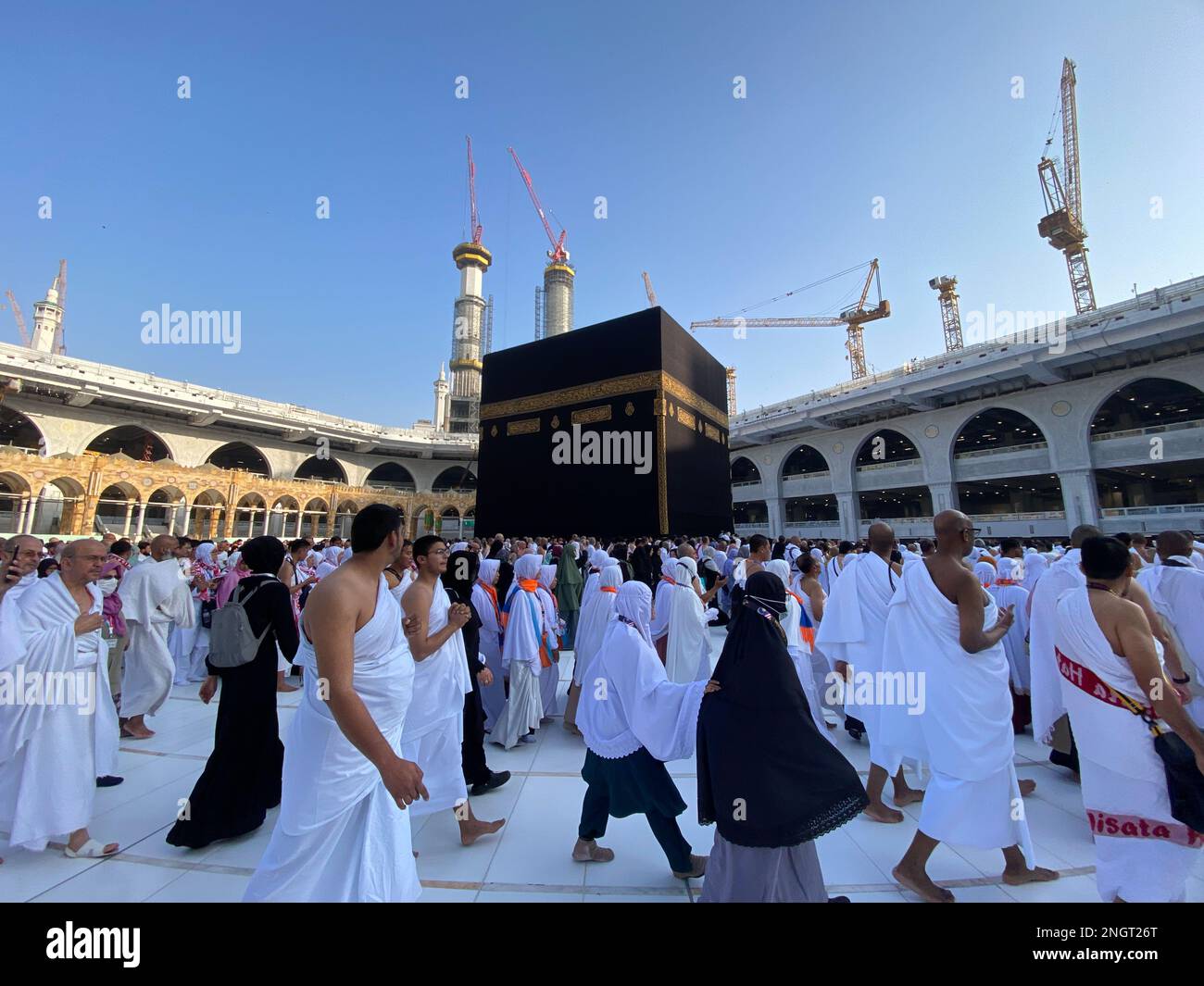 Muslimische Pilger in der Kaaba in der Haram-Moschee von Mekka, Saudi ...
